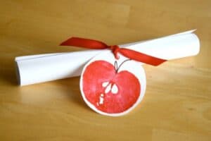 20 Best Graduation Crafts for Preschoolers - The Primary Parade