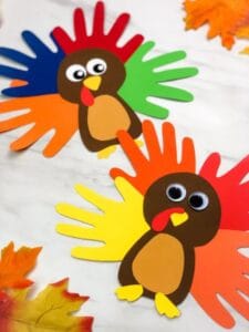 25 Cute Thanksgiving Crafts for Kids - The Primary Parade